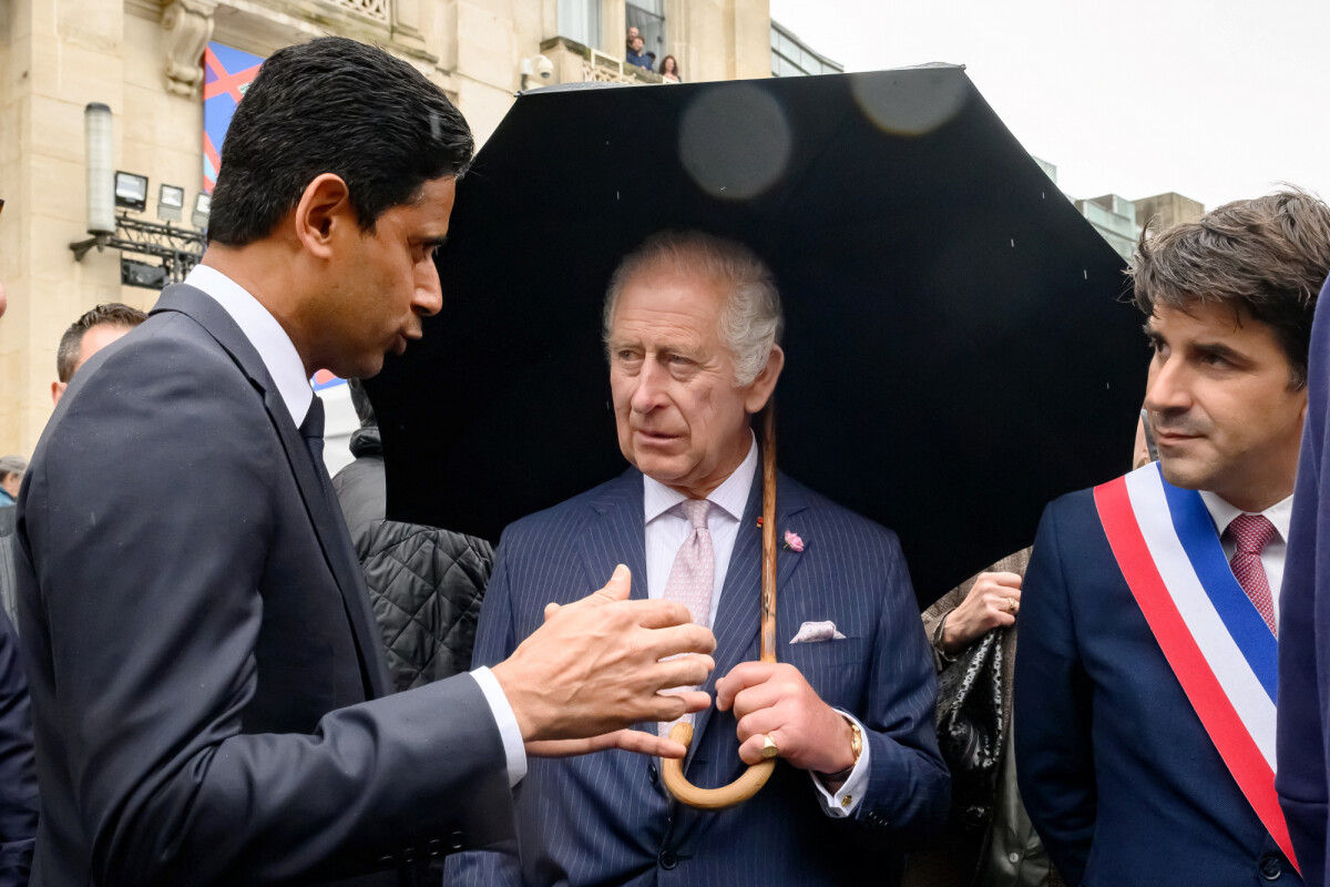 Photo : Le roi Charles III avec des elus locaux, dont Mathieu Hanotin ...