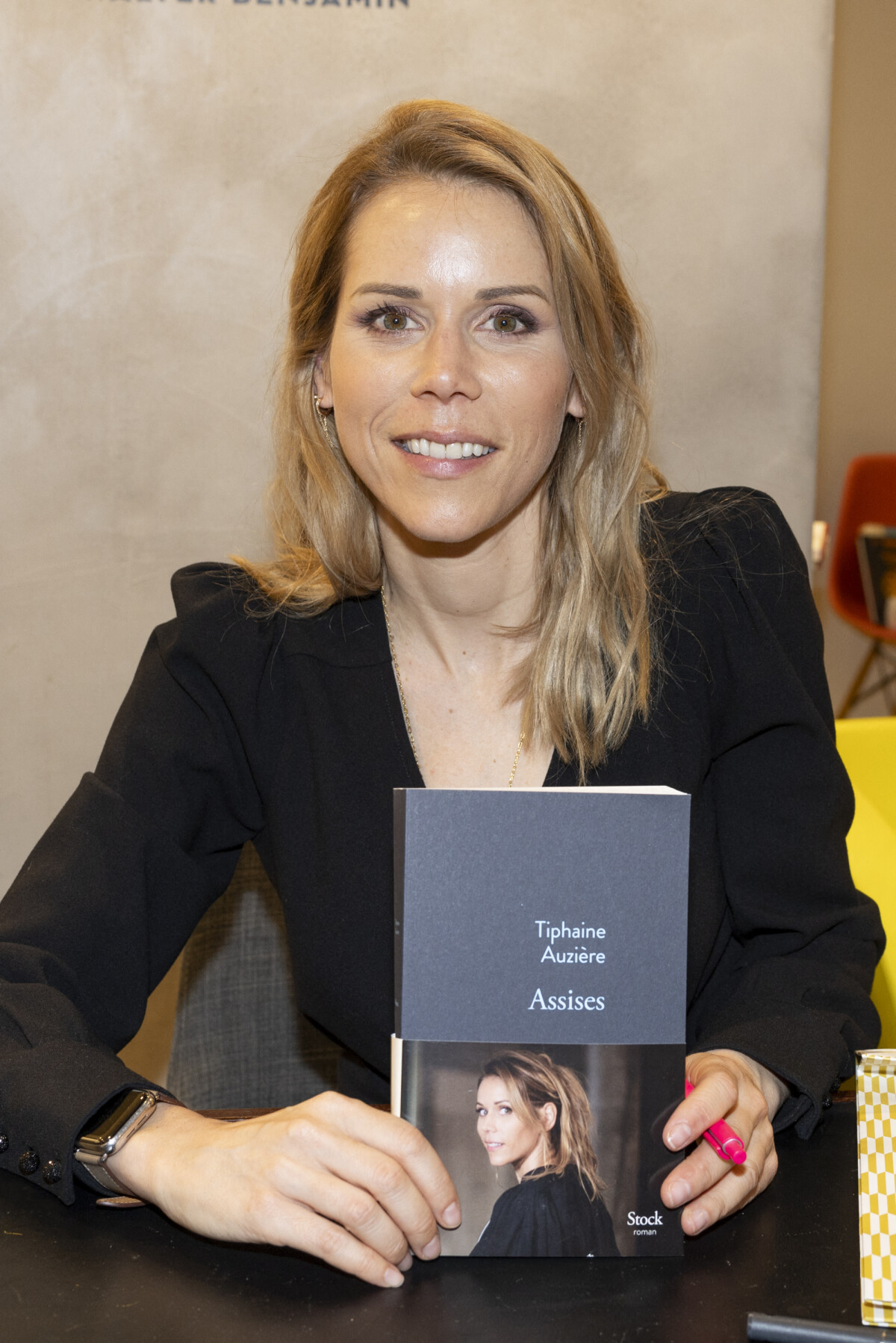 Vidéo : PHOTOS Tiphaine Auzière soutenue par sa soeur Laurence pour une ...