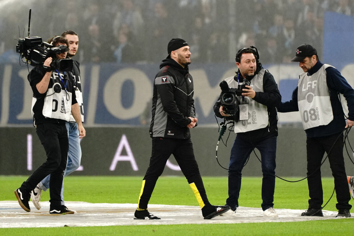 Photo : Le rappeur marseillais Jul lors du match de championnat de ...