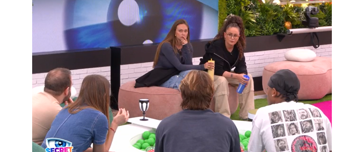 Photo : Il s'agit du secret de Charlène et Francesca, qui sont en ...