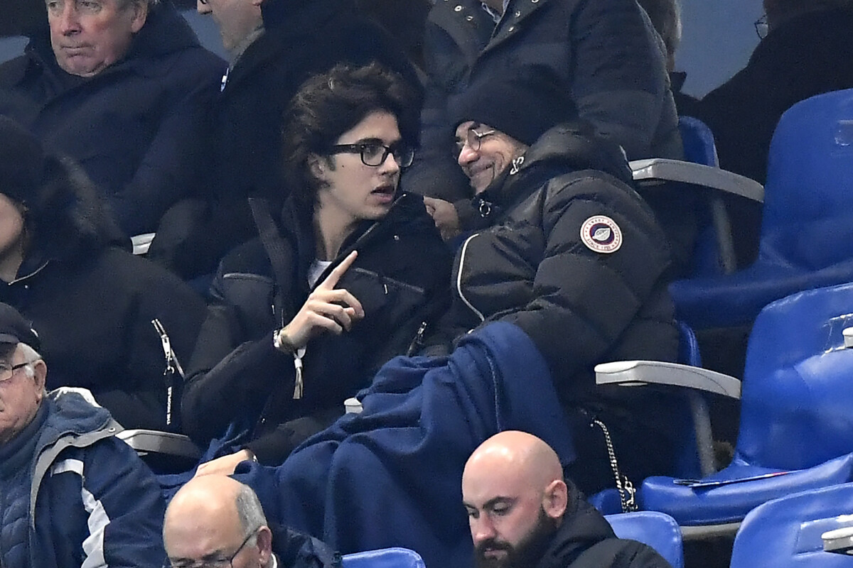 Photo : Pascal Obispo et son fils Sean dans les tribunes du Stade de ...