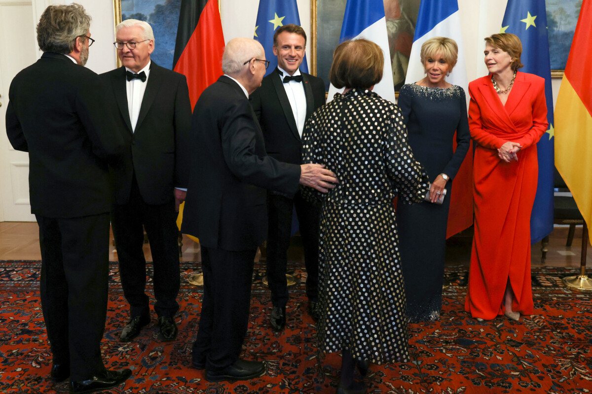 Photo : Serge et Beate Klarsfeld - Le président français, Emmanuel ...