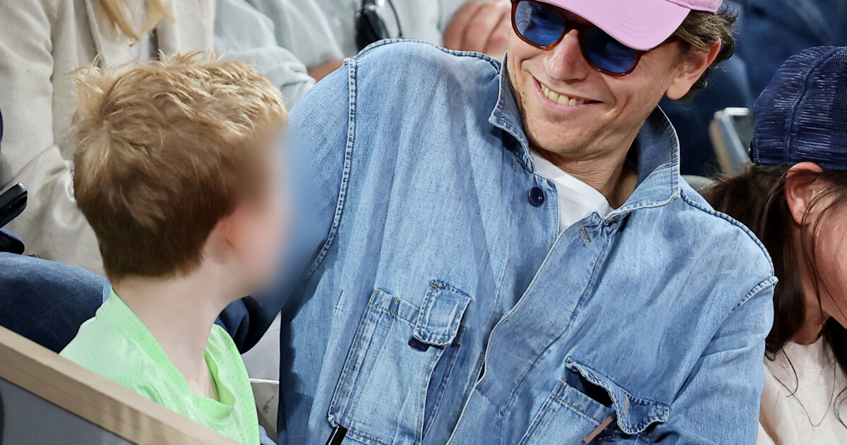 PHOTOS Raphaël : Rare apparition de son adorable fils Aliocha (10 ans ...