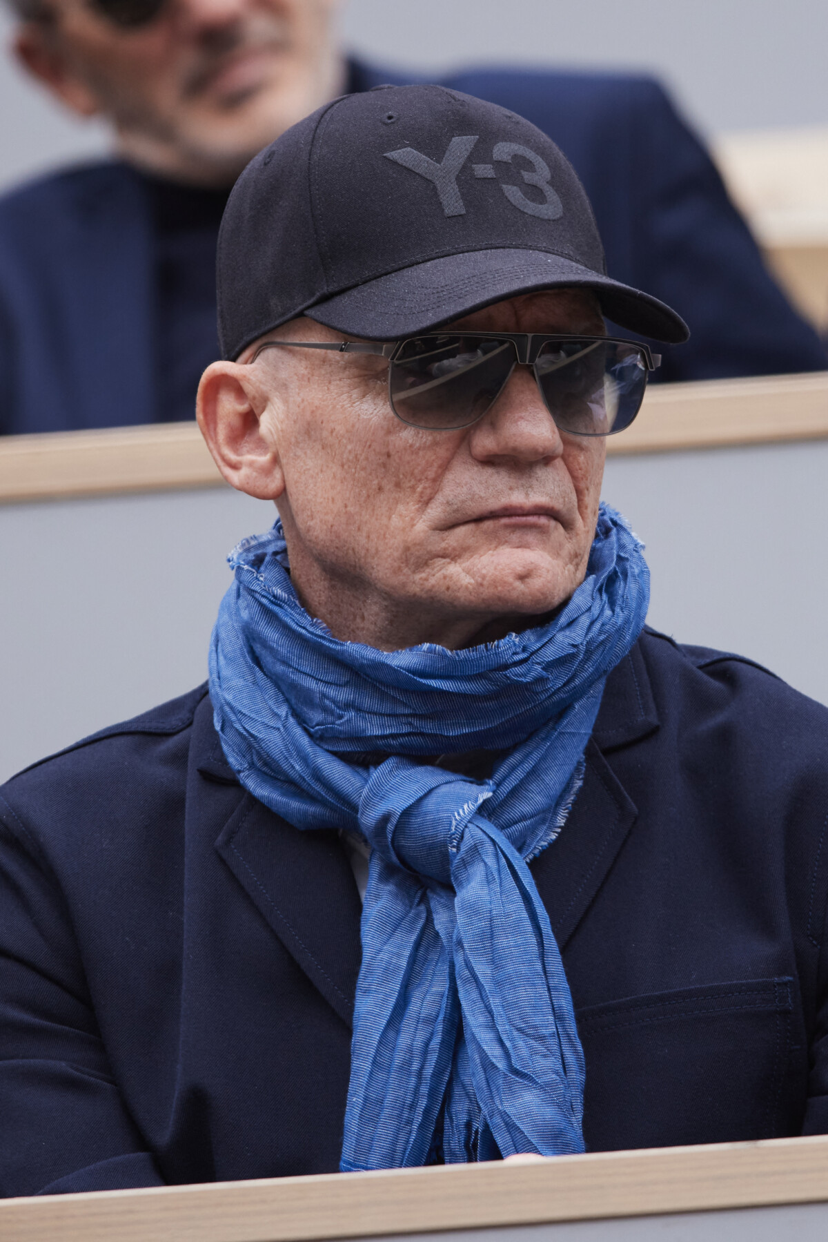 Photo : Gaëtan Roussel dans les tribunes au même moment dans les ...