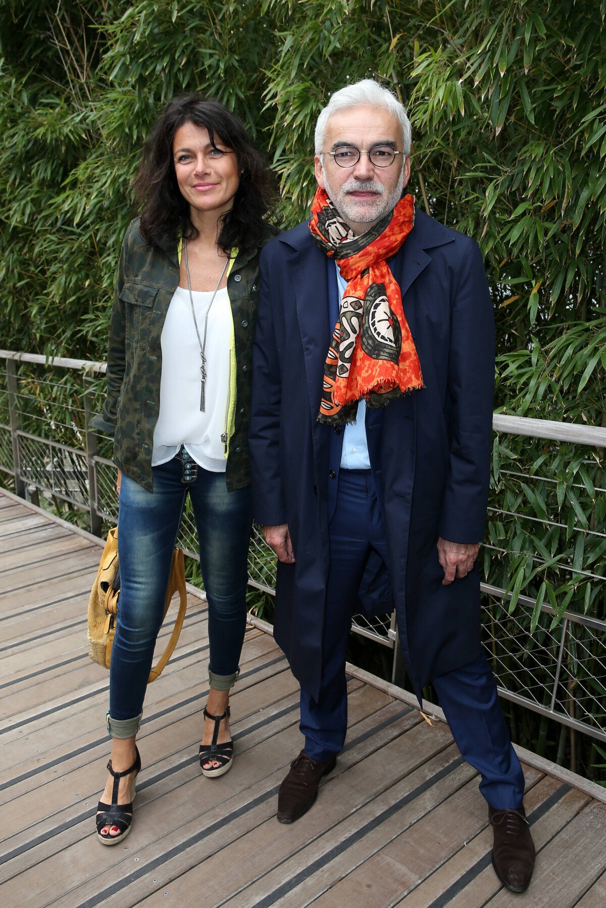 Photo : Pascal Praud et sa compagne Catherine - People au village des internationaux de France ...