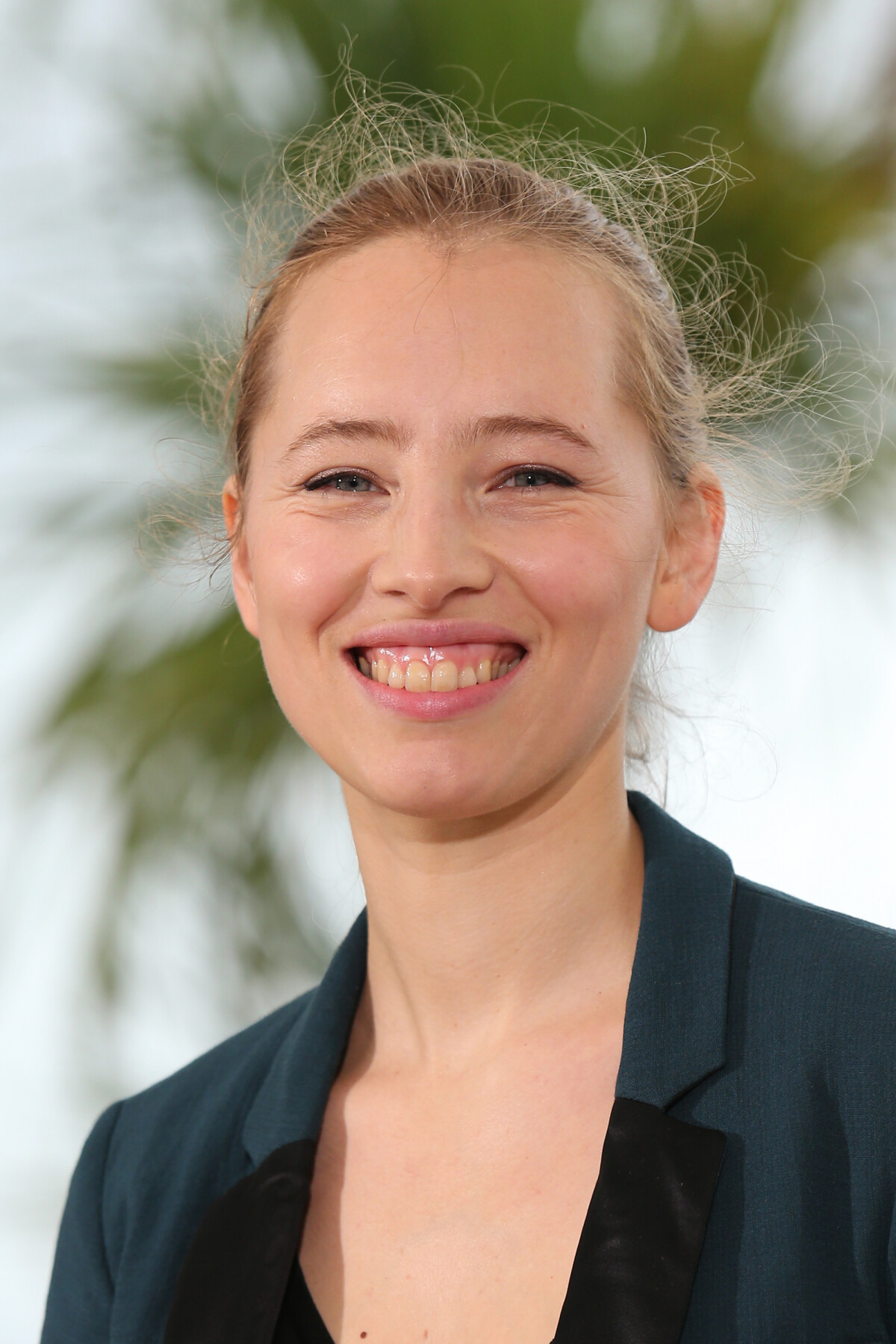 Photo : Isild Le Besco - Photocall du film "Les ponts de Sarajevo" lors ...