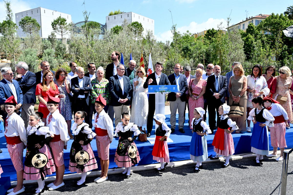 Photo : Christian Estrosi, le maire de Nice, accompagné de sa femme ... Photo : Christian Estrosi, le maire de Nice, accompagné de sa femme ...