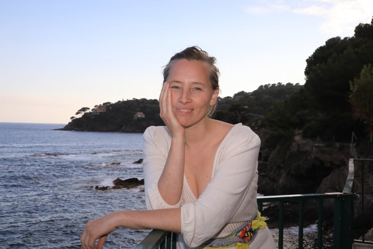 Photo : L'artiste Isild Le Besco lui a emboîté le pas Exclusif - Isild ...