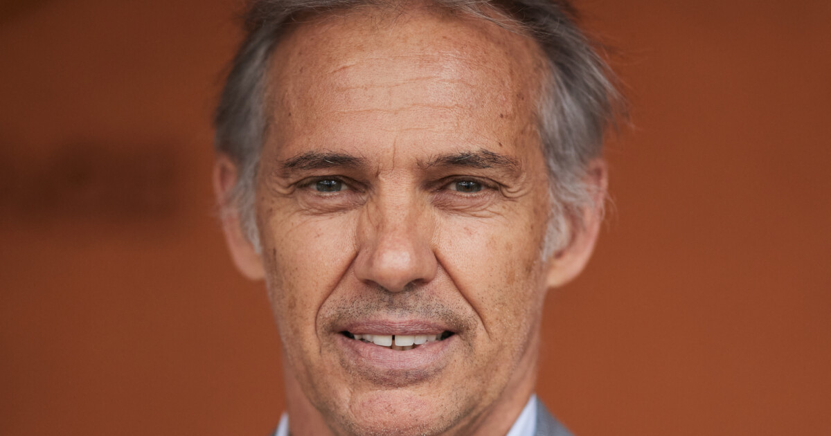 Paul Belmondo : Une charmante dame se charge de lui faire changer de ...