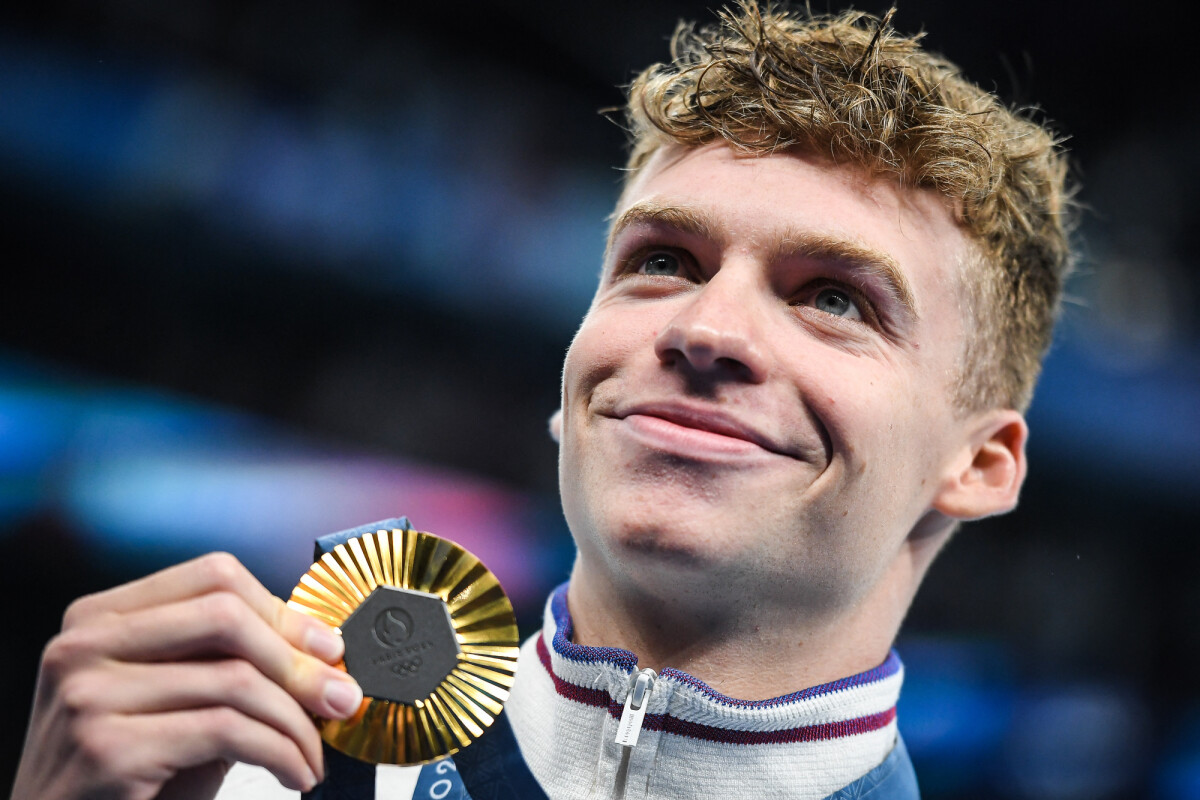 Photo : Marchand Leon (France) célèbre sa médaille d'or lors de la ...