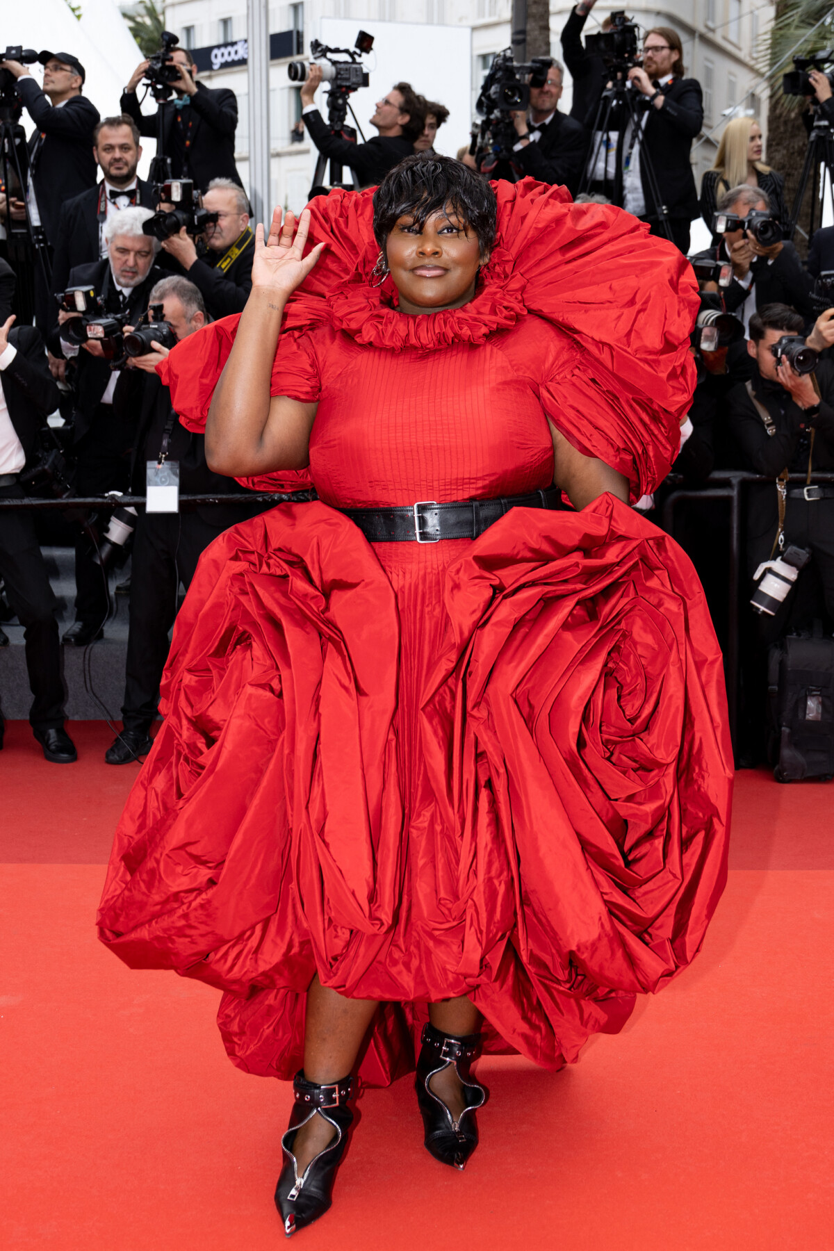 Photo : La chanteuse Yseult - Montée des marches du film " Indiana ...