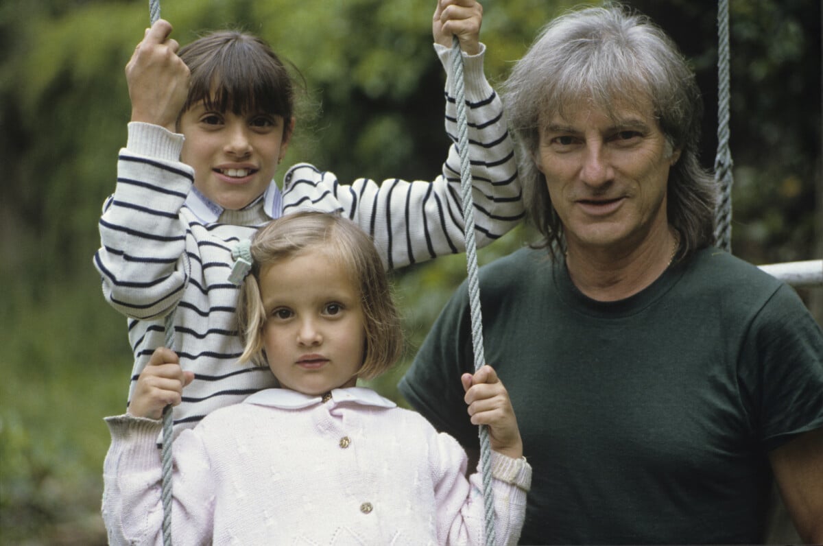Photo : En France, Hugues Aufray avec ses petits-enfants, Emilie, 10 ...