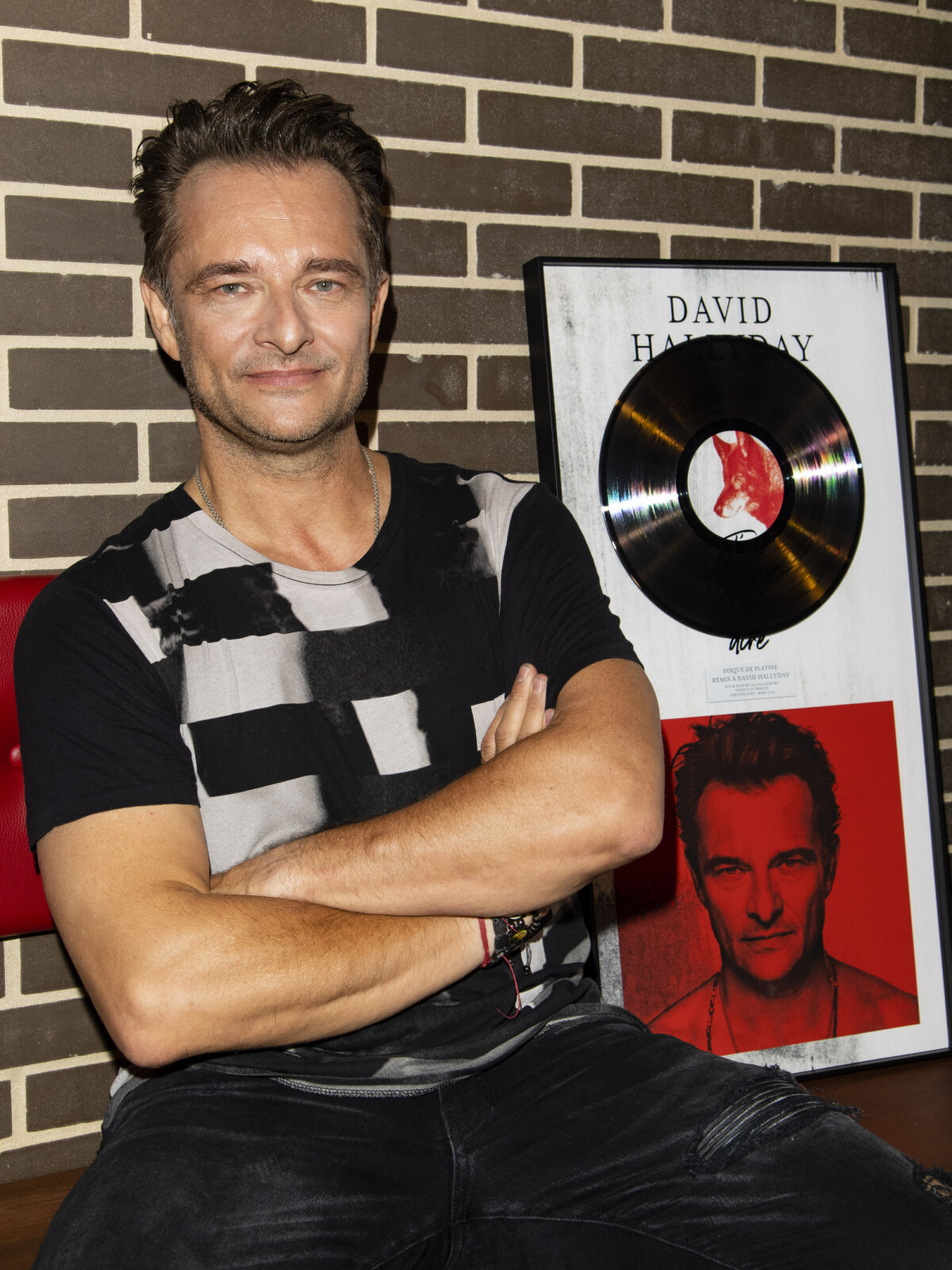 Photo : David Hallyday reçoit son disque de platine à la seine musicale ...