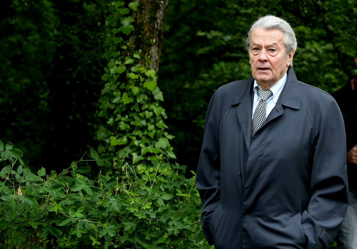 Photo : Alain Delon participe aux commémorations du 76 ème anniversaire ...