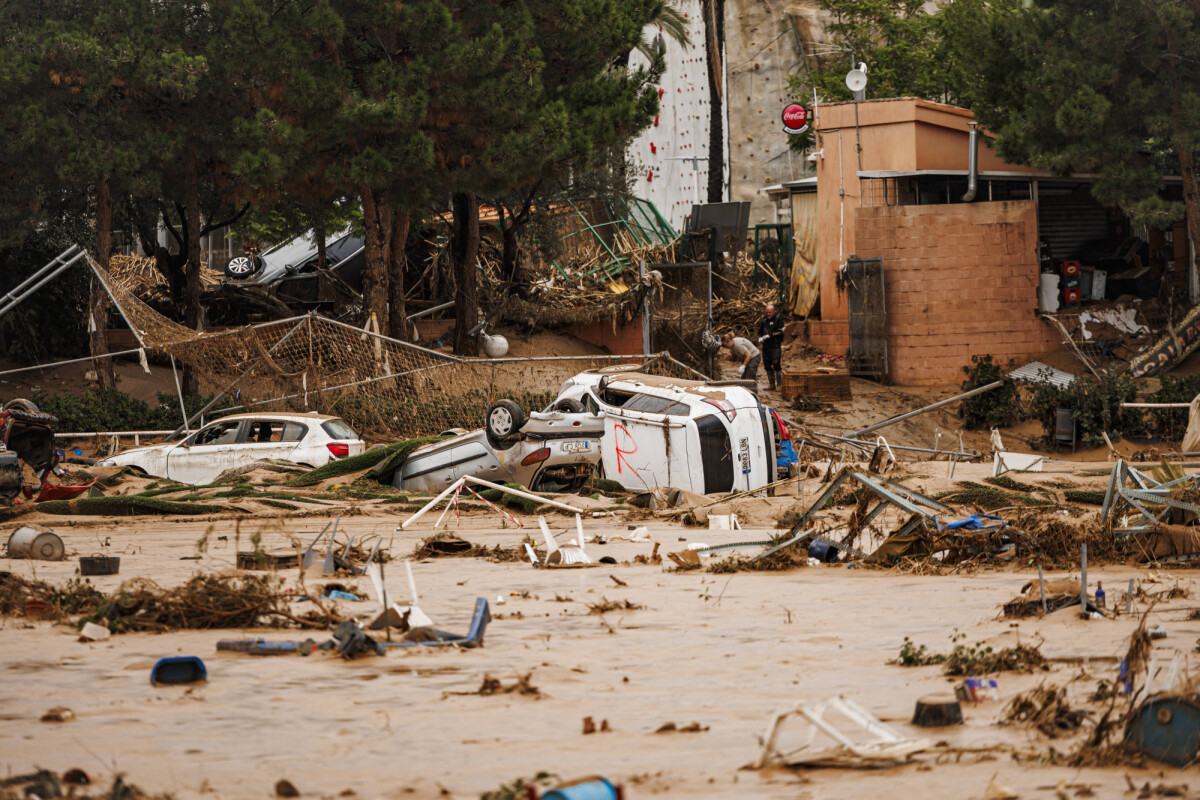 Photo : Une star internationale vient en aide aux sinistrés en Espagne ...