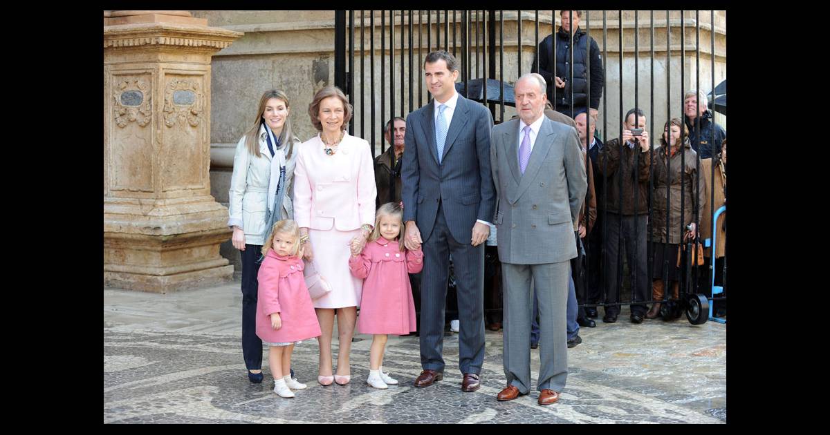Le roi Juan Carlos Ier d'Espagne avec son fils le prince Felipe, son ... Le roi Juan Carlos Ier d'Espagne avec son fils le prince Felipe, son ...