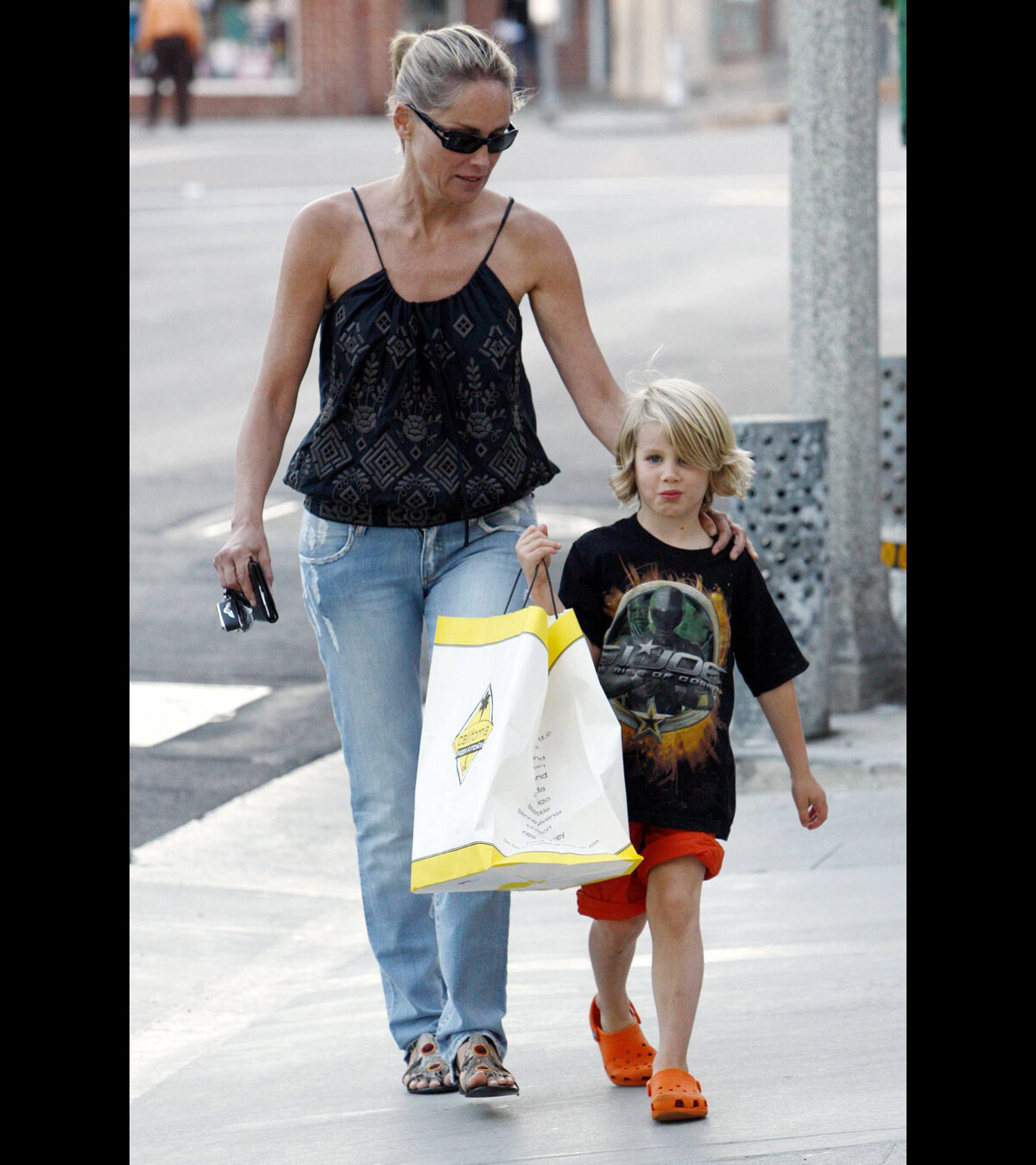 Photo : Sharon Stone avec son fils Laird à Beverly Hills le 15 août ...