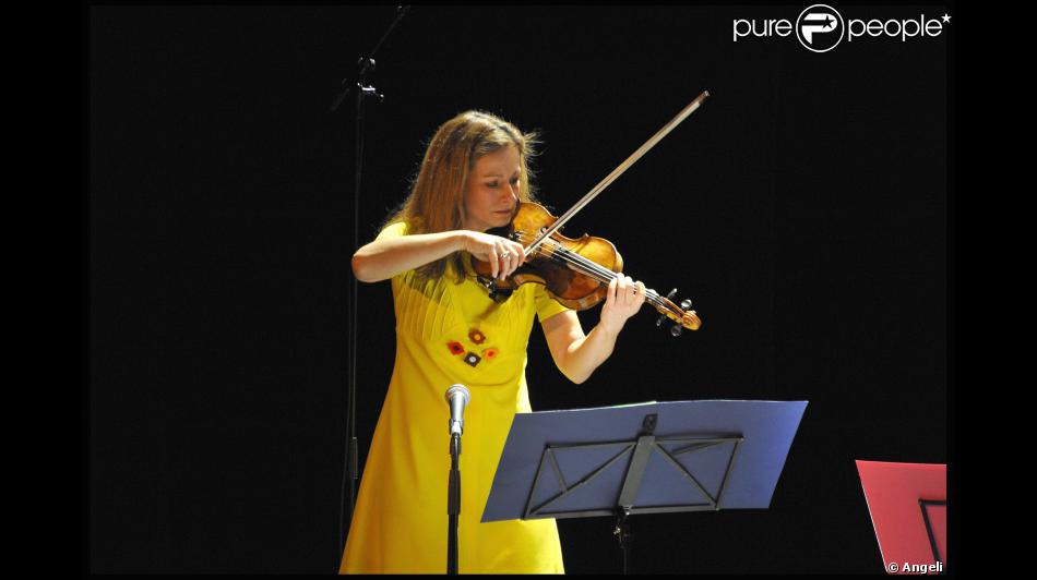 Anne Gravoin assure la première partie du spectacle Enfin sur scène ...