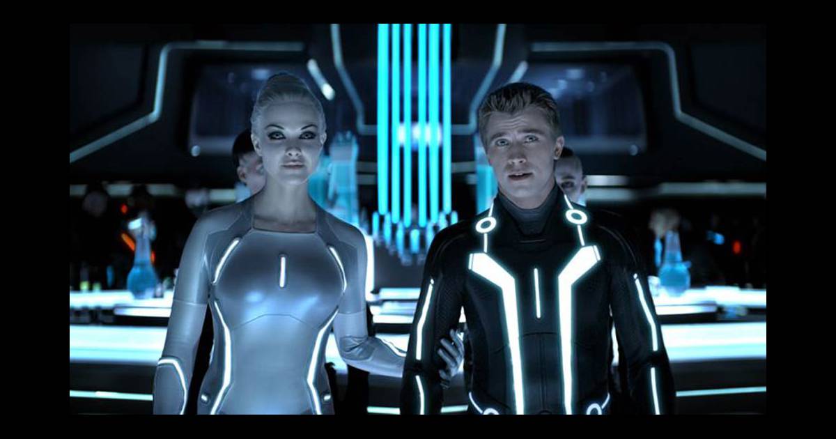 Tron Legacy : Quand de superbes sirènes déshabillent notre héros ...