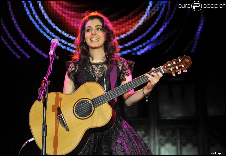 Katie Melua au concert de charité City Rock, à Londres, le 23 février ...
