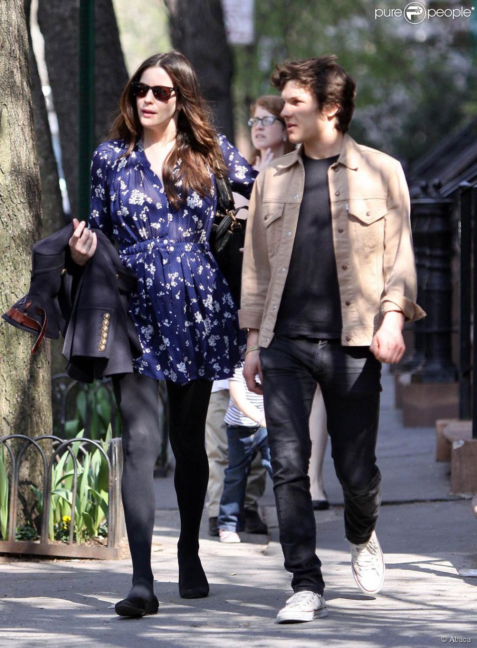 Liv Tyler et son nouveau boyfriend Theo Wenner à New York. 11 avril ...