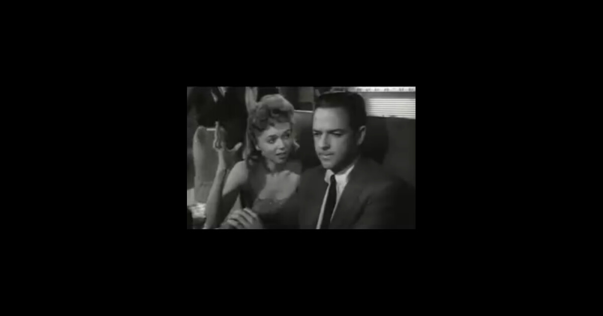 L'actrice Yvette Vickers retrouvée morte et... momifiée ! - Purepeople