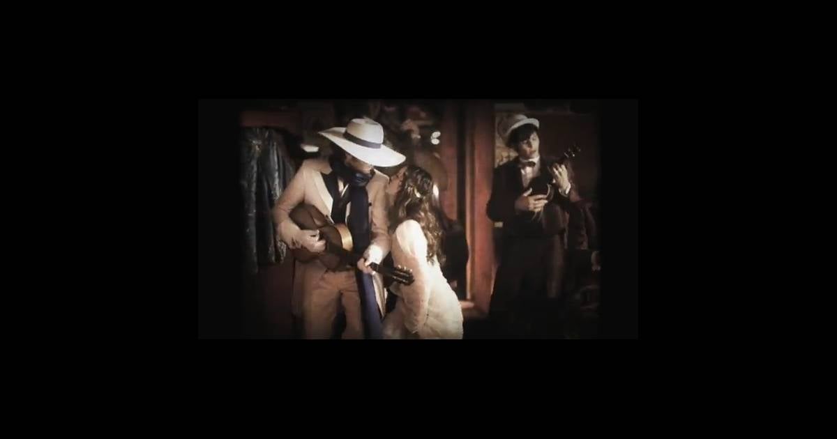 Vanessa Paradis et Matthieu Chedid chantent La Seine, titre extrait d ...