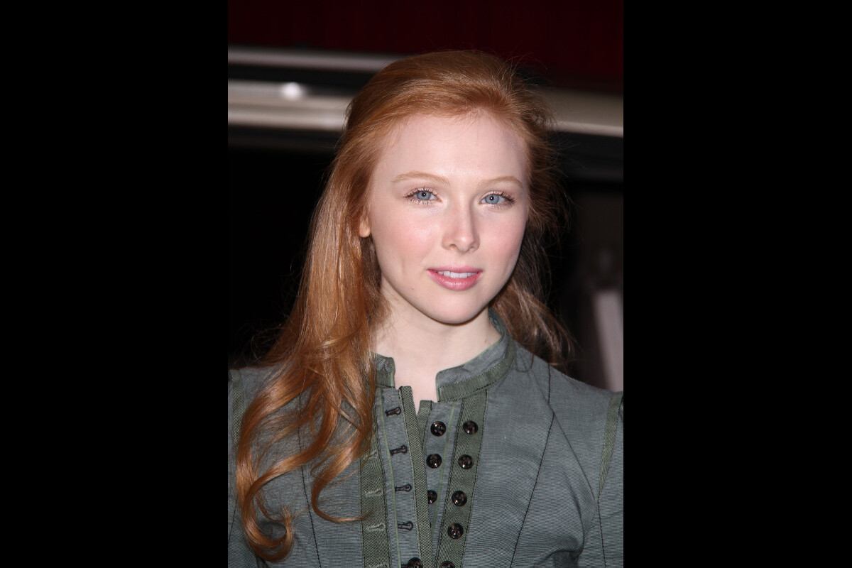 Photo : Molly Quinn le 12 novembre 2011 à Los Angeles - Purepeople