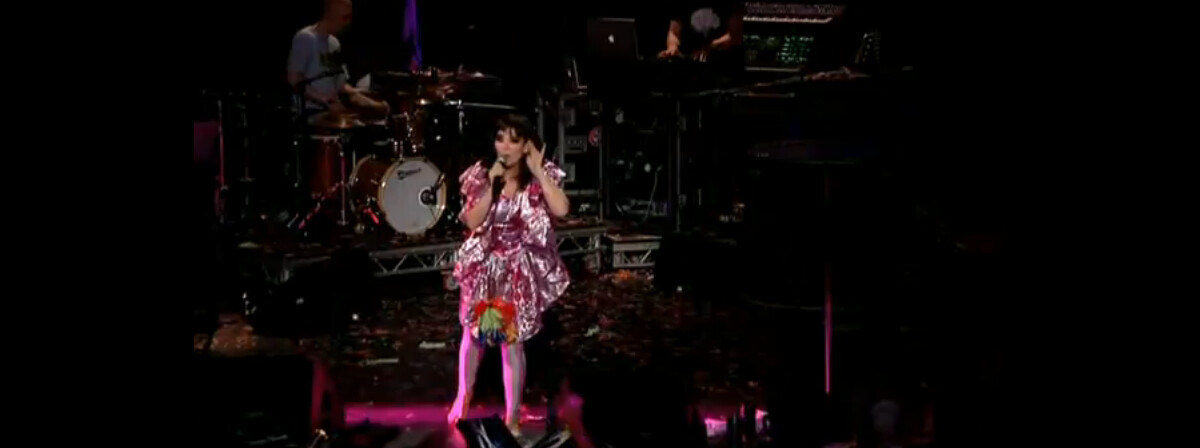 Vidéo : Björk - Hyperballad - live à l'Olympia de Paris, le 25 juin ...