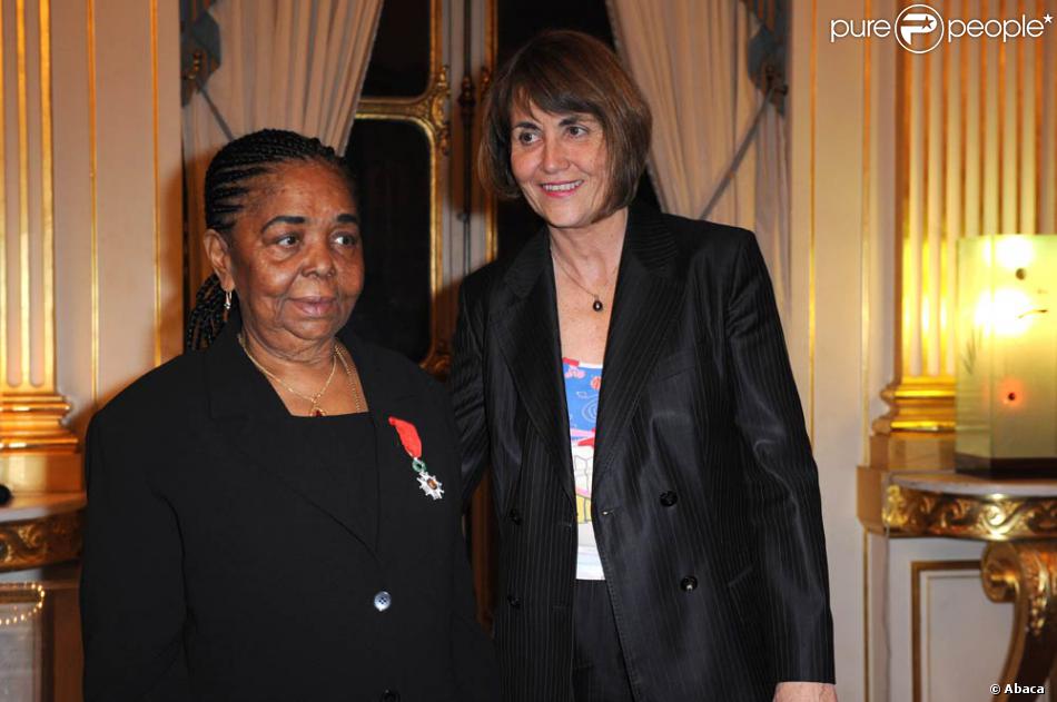 Cesaria Evora, chanteuse cap-verdienne, aux côtés de Christine Albanel ...