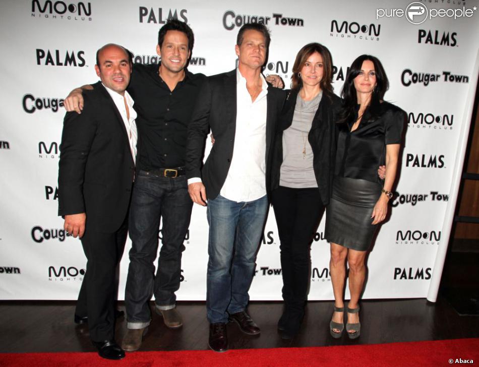 Ian Gomez, Josh hopkins, Brian Van Holt, Christa Miller et Courteney ...