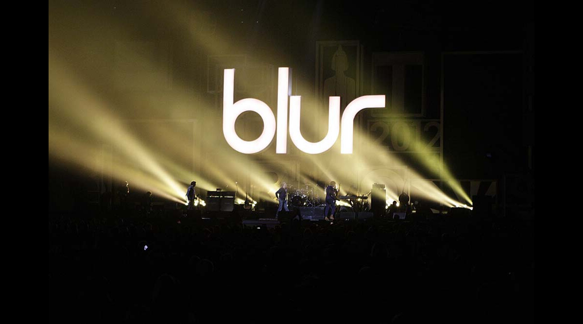 Photo : Blur sur la scène des Brit Awards, à Londres, le 21 février ...
