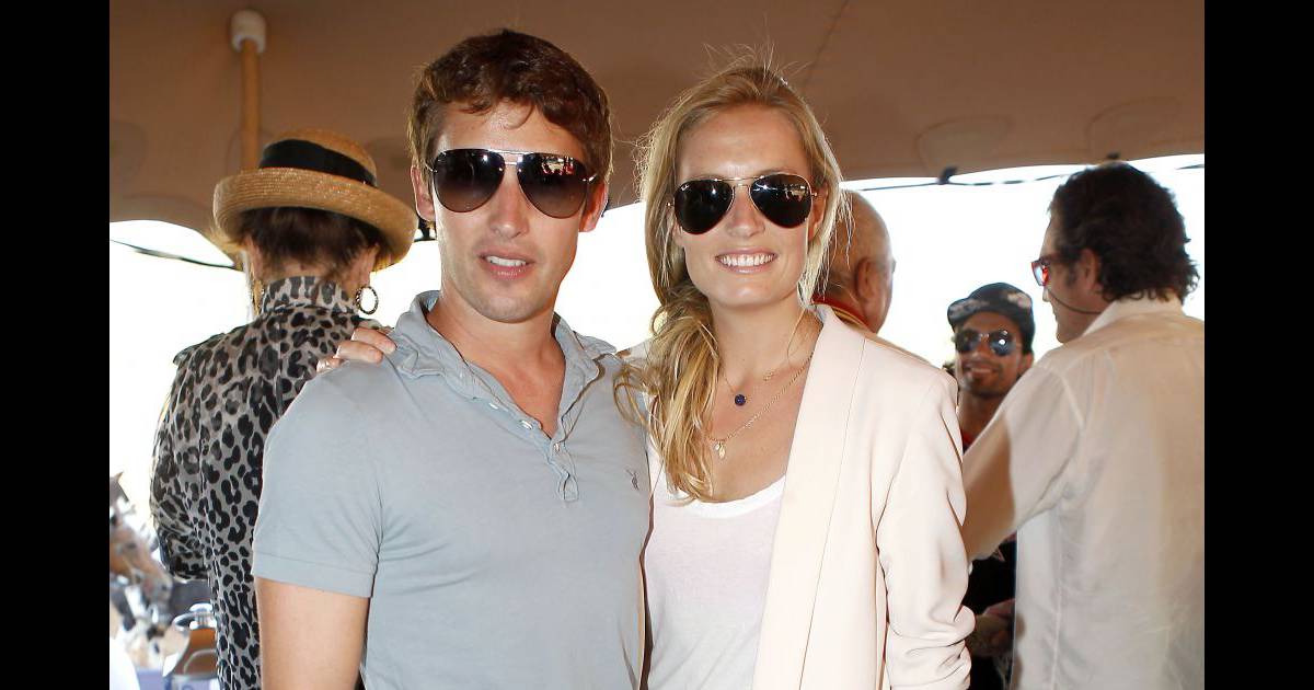 James Bunt et sa petite amie assistent à une compétition de polo sur la ...