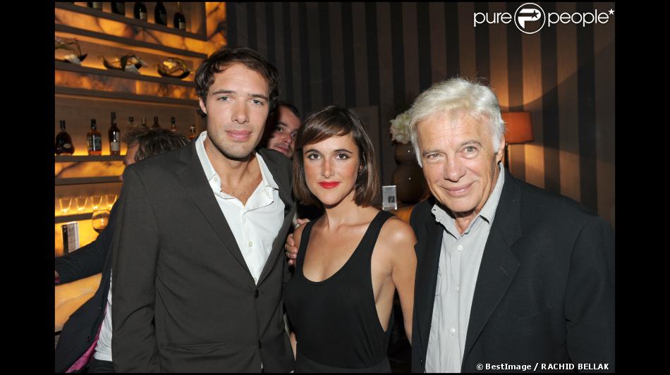 Guy Bedos, Nicolas et Victoria Bedos en novembre 2010 à Paris - Purepeople
