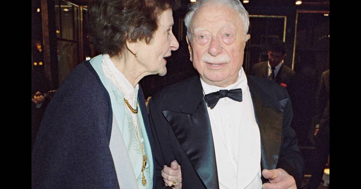 Maurice Chevit avec son épouse lors de la cérémonie des Molières 2002 ...