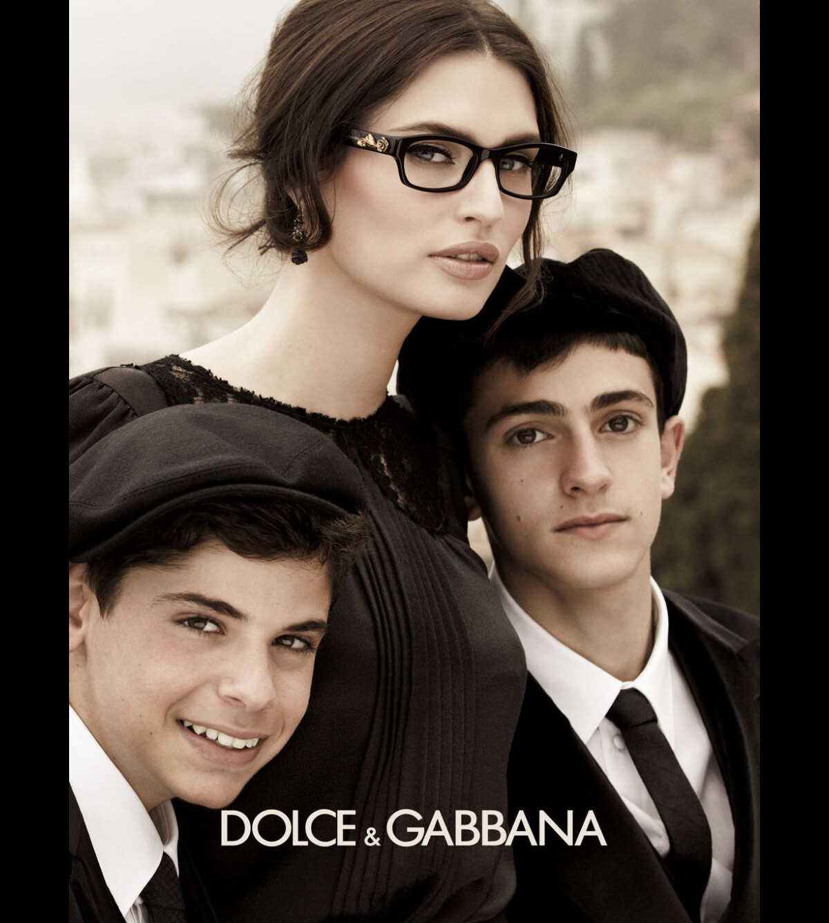 Photo : Bianca Balti pose pour Dolce & Gabbana Eyewear sous l'objectif ...