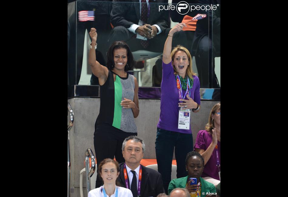 Patriote, drapeau à la main, Michelle Obama assiste aux épreuves de ...