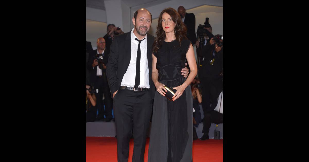 Kad Merad et sa femme lors de la présentation du film Superstar durant ...