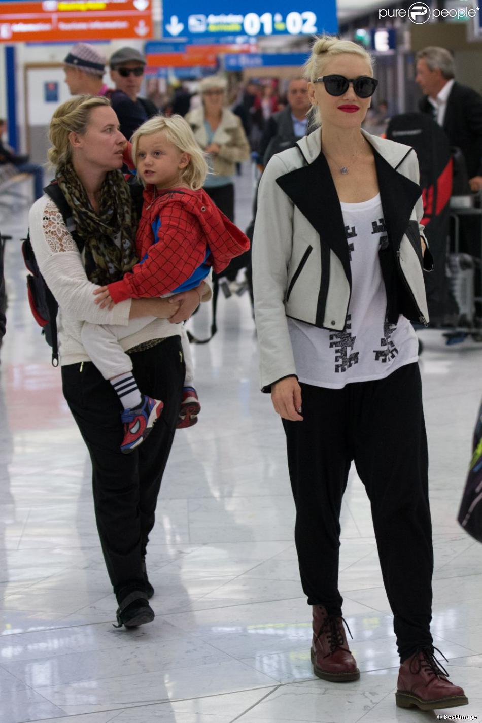 Gwen Stefani et son fils Zuma arrivent à l'aéroport Roissy Charles de ...