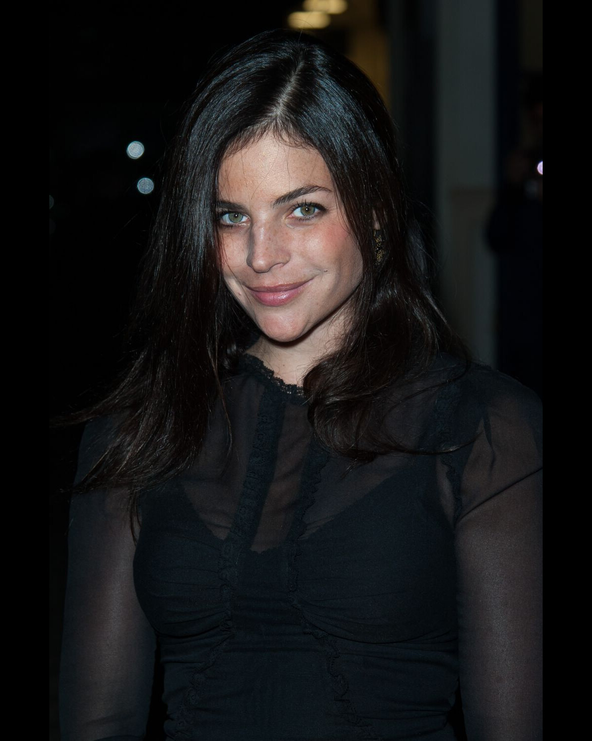 Photo : Julia Restoin Roitfeld arrive au lycée Carnot pour assister au ...
