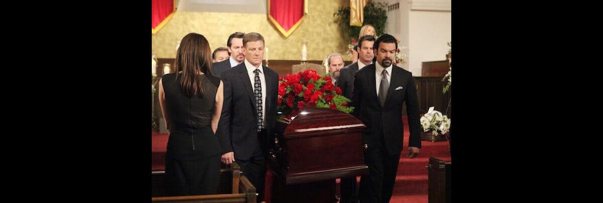 Photo : Carlos Solis (Ricardo Antonio Chavira) et Tom Scavo (Doug ...