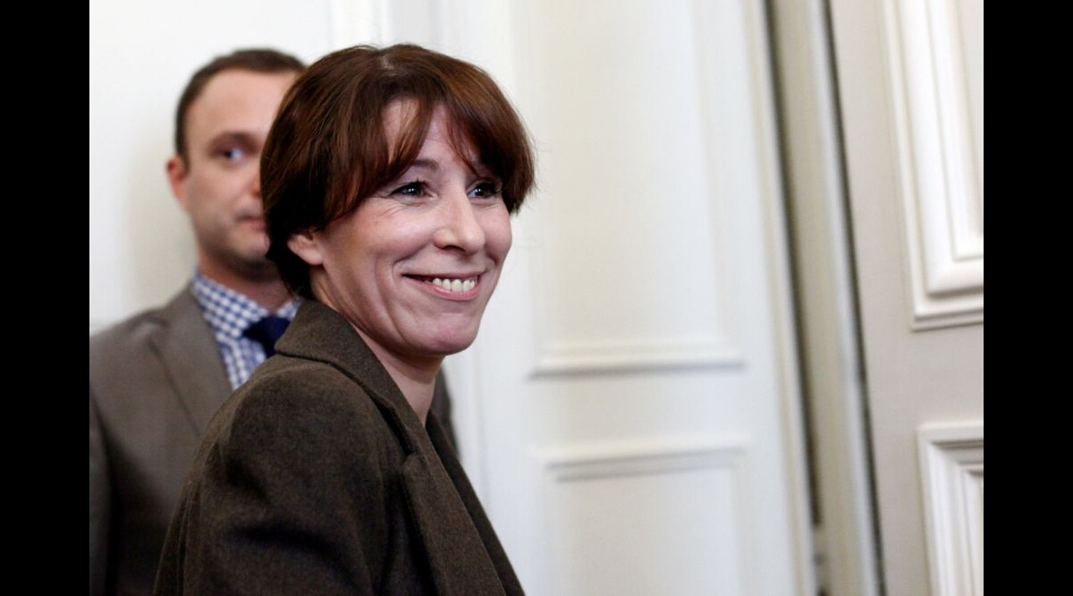 Photo : Fadela Amara en janvier 2011 à Paris - Purepeople