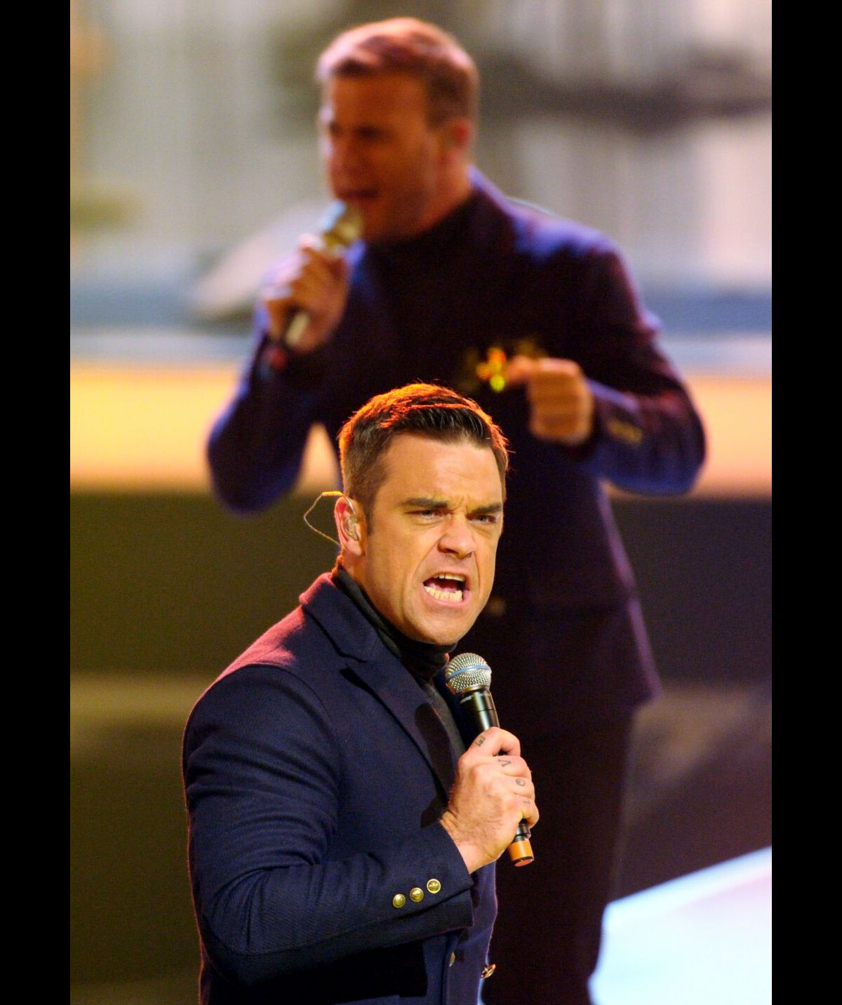 Photo : Robbie Williams sur scène avec son groupe Take That aux Echo ...