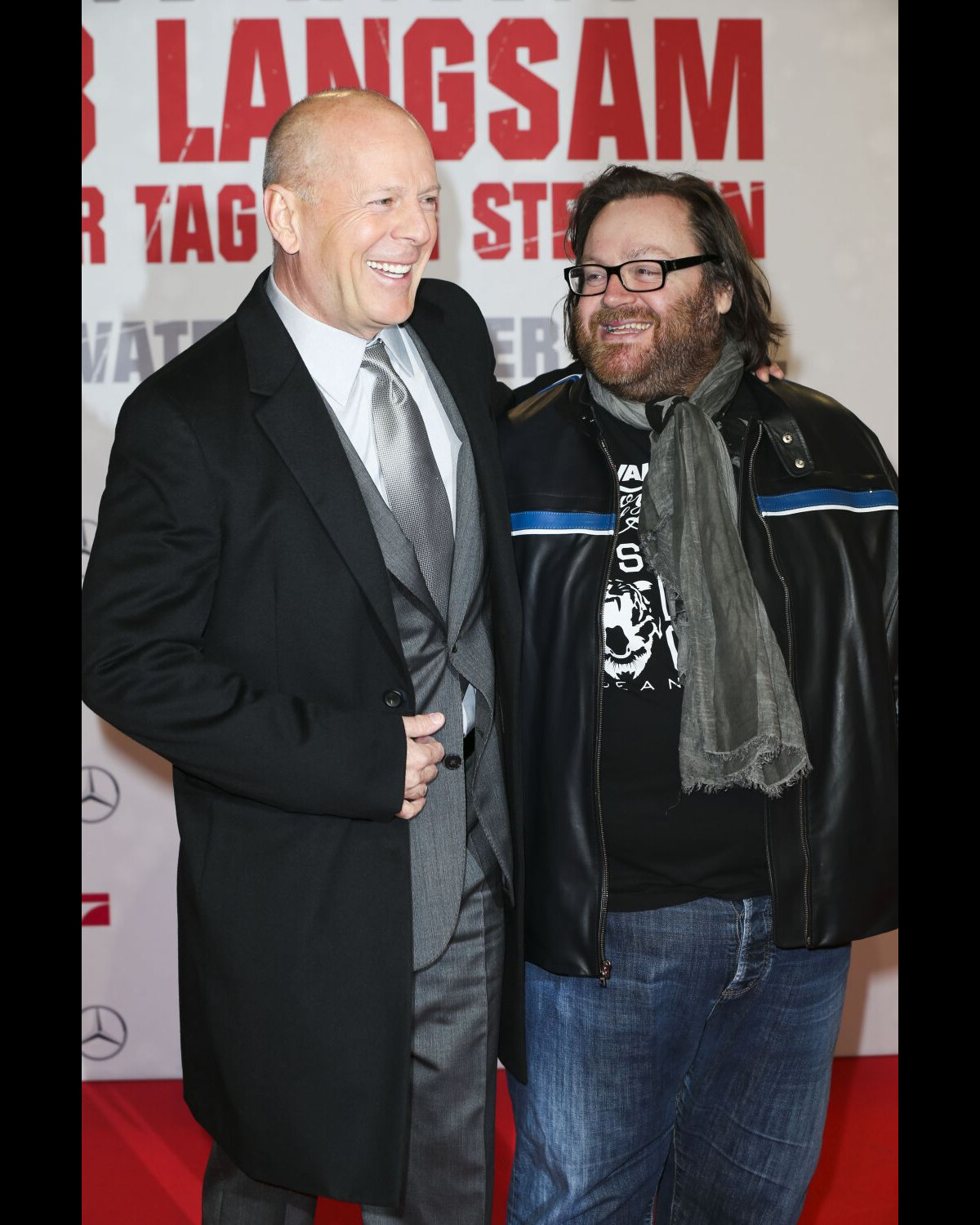 Photo : John Moore, réalisateur du film, au côté de Bruce Willis lors ...