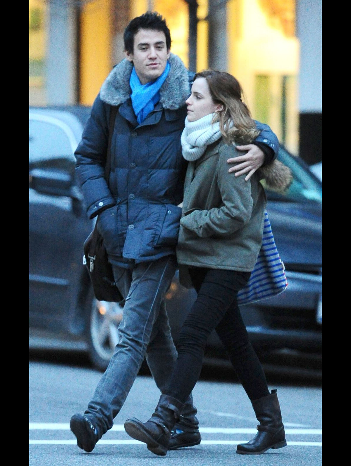 Photo : Emma Watson et son petit ami Will Adamowicz se promènent à New ...