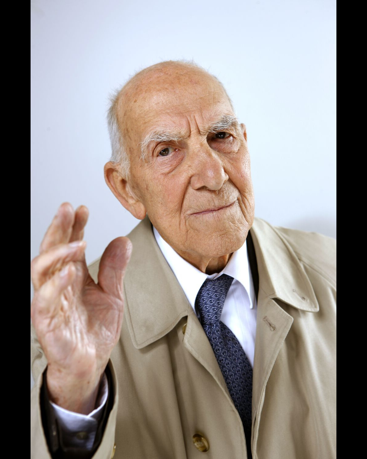 Photo : Stéphane Hessel le 23 novembre 2011 - Purepeople