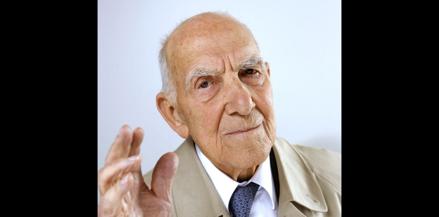 Mort de Stéphane Hessel : L'hommage de Valérie Trierweiler et du monde ...