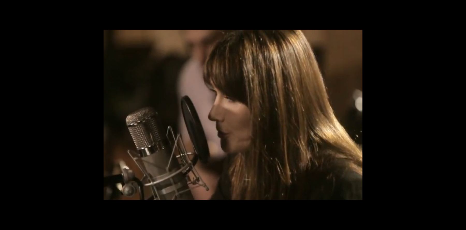 Carla Bruni, 'Mon Raymond' en studio : Sa déclaration d'amour à Nicolas ...