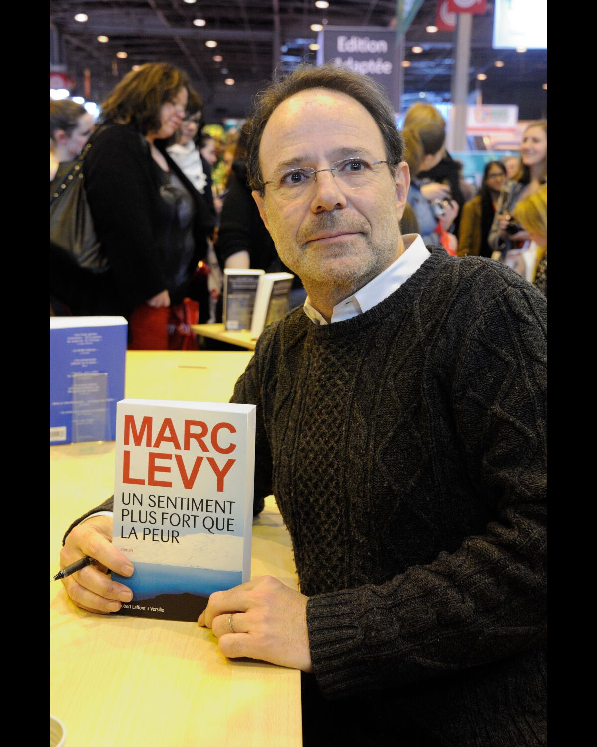 Photo : Marc Lévy au salon du livre 2013 au Parc des Expositions, à ...