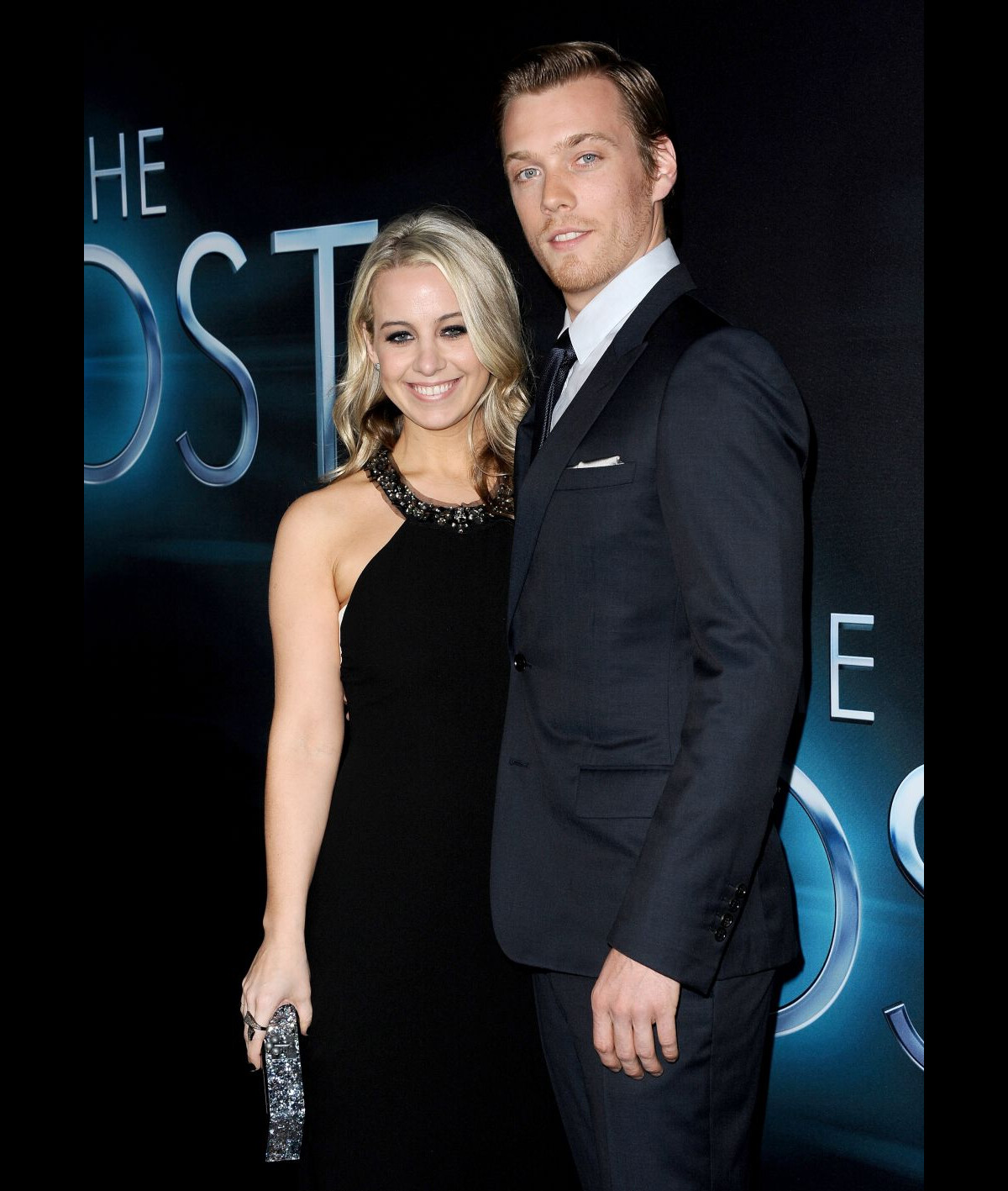 Photo : Jake Abel et sa compagne Allie Wood lors de la première des ...